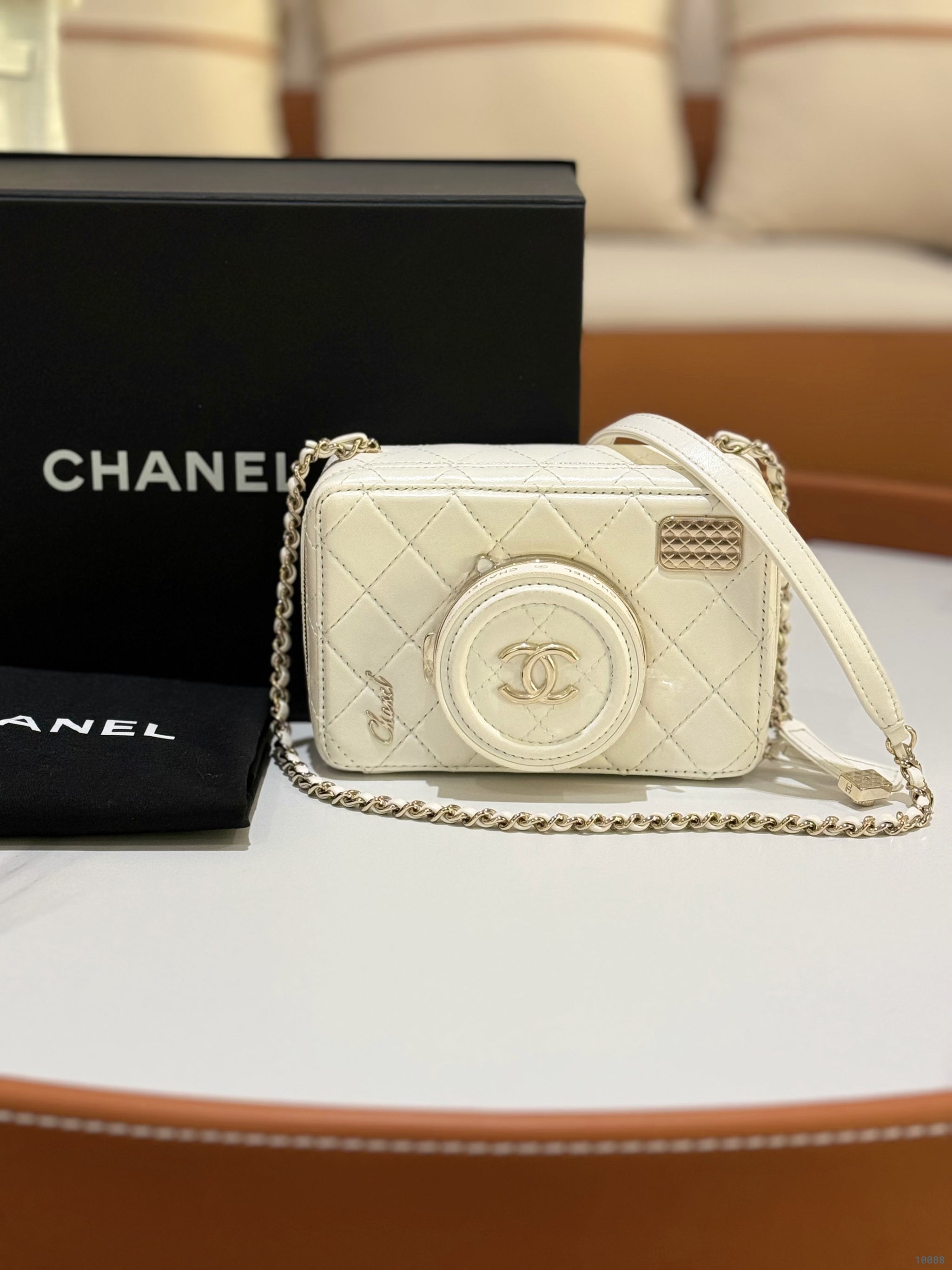 CHANEL CAMERA BAG WHITE